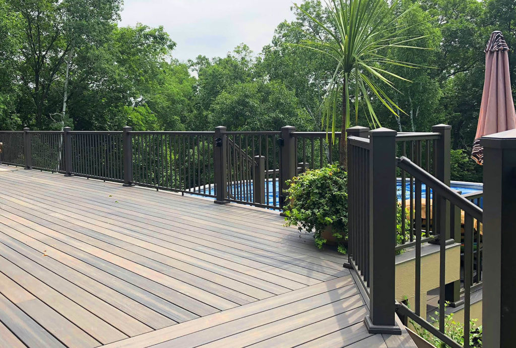 AFCO 100 Series Level Rail - Balusters (Breadloaf Top) • Your Railing